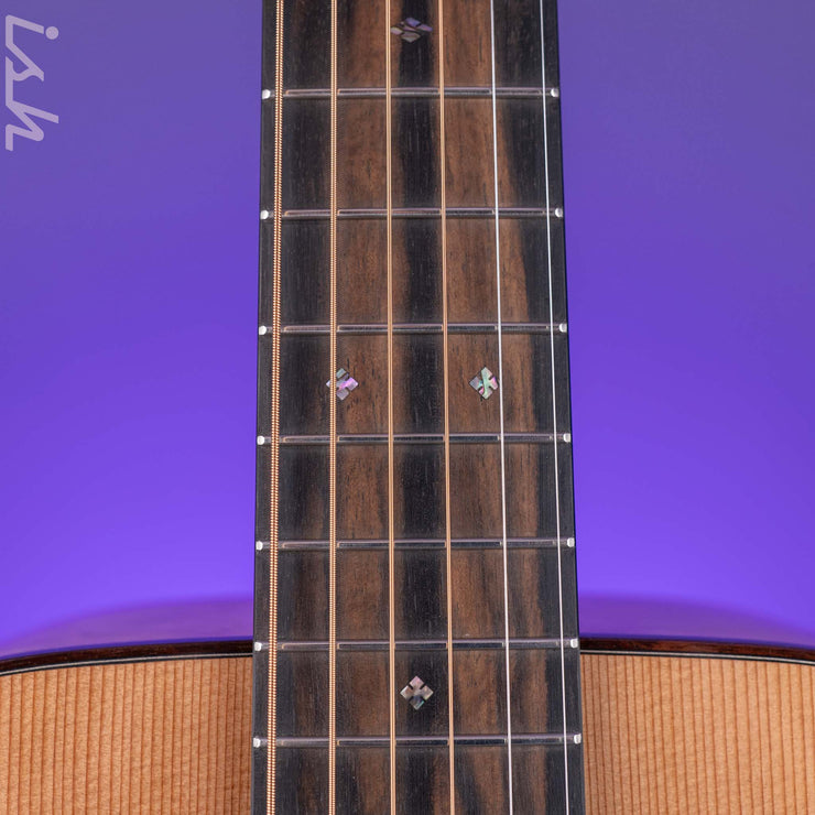 Martin Custom Shop 00-28 Style Western Red Cedar w/ Premium Quilted Ma ...