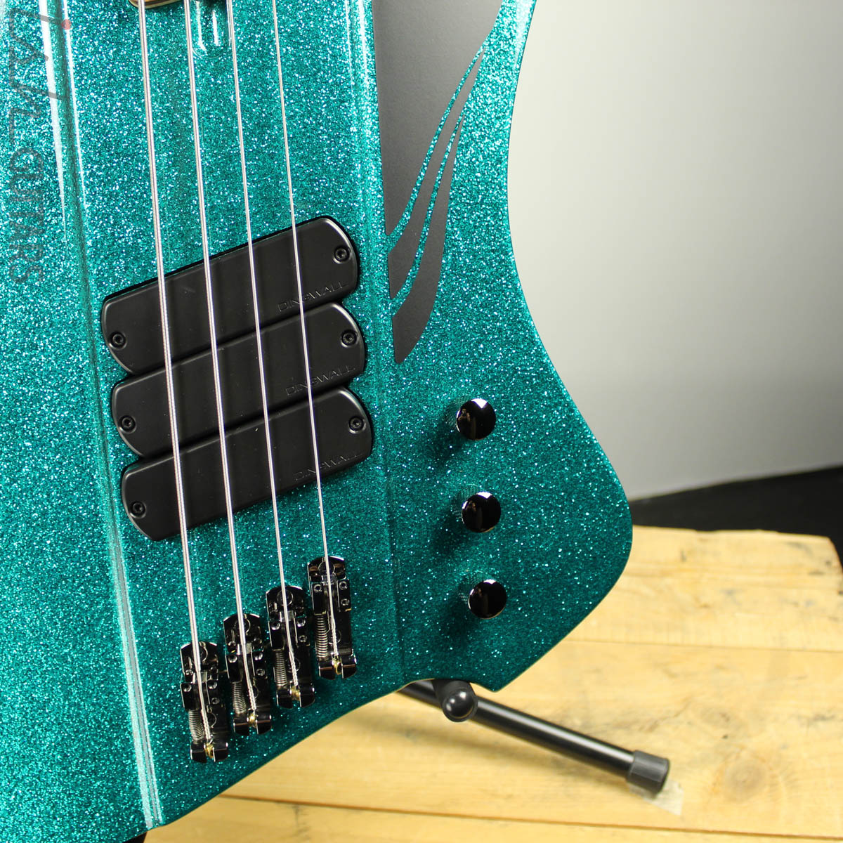 Dingwall D-Roc Standard Metalflake Aquamarine – Ish Guitars