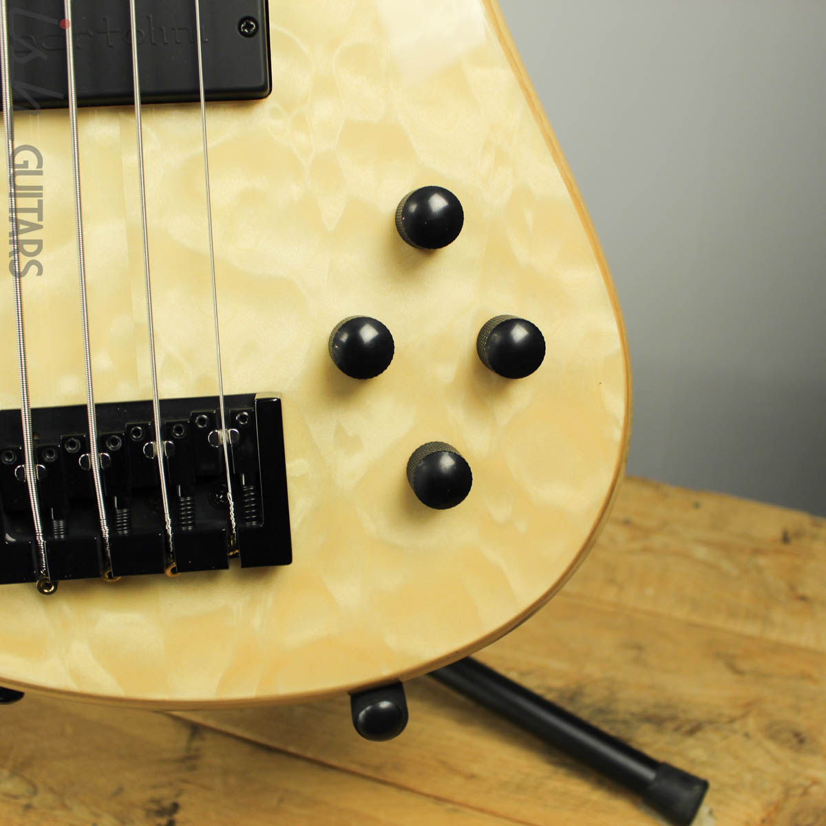 Spector SpectorCore 4 Fretless Aged Natural Gloss – Ish Guitars