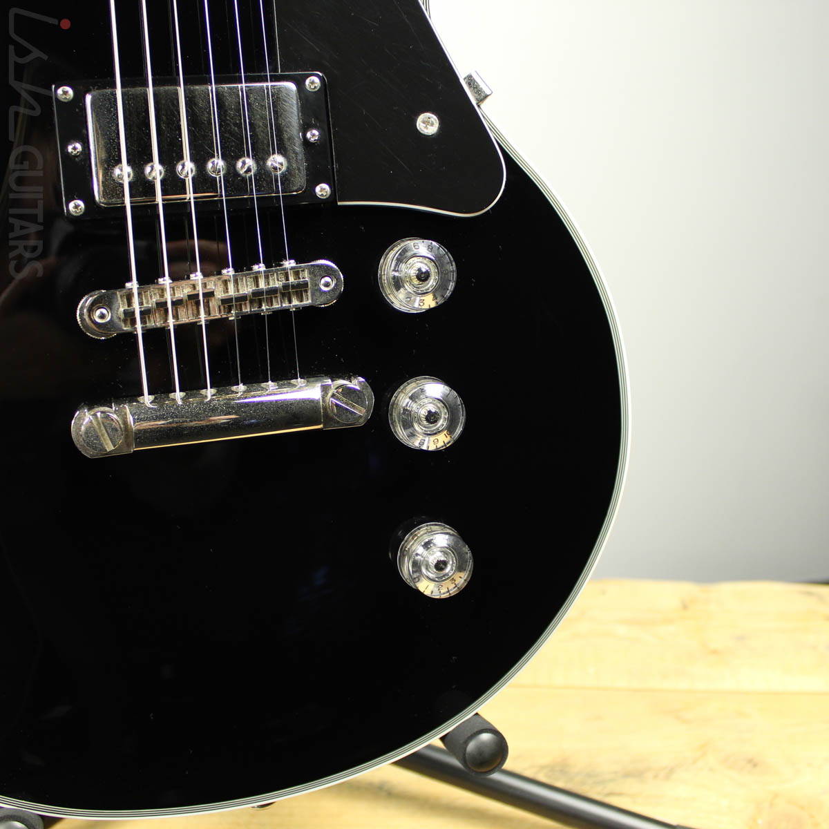 Electra Omega Gloss Black – Ish Guitars